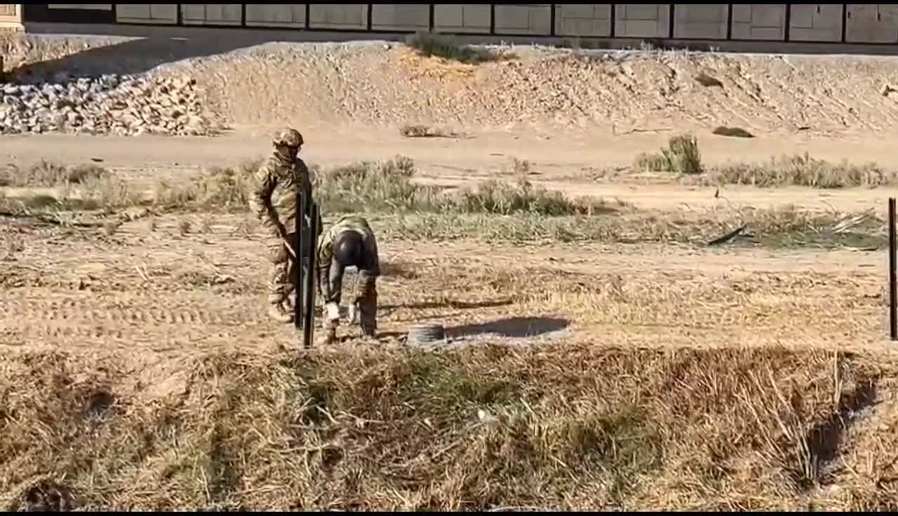 Texas Guard putting up new razor wire barrier – BorderReport