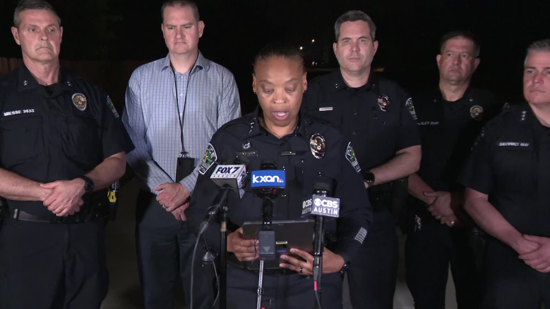 Police provide briefing on deadly southeast Austin SWAT incident – KXAN Austin