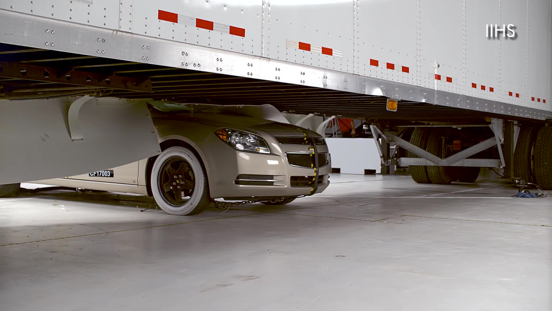 Side underride guard crash test – KXAN Austin